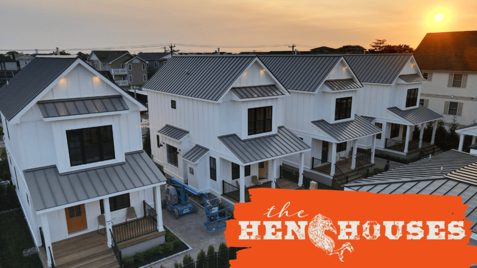 Touring Mudhen's Hen Houses! - Wildwood Video Archive