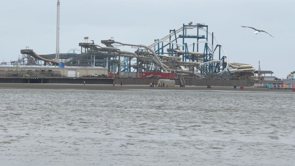 State of Emergency Declared for NJ - Hurricane Erin - Wildwood Video ...